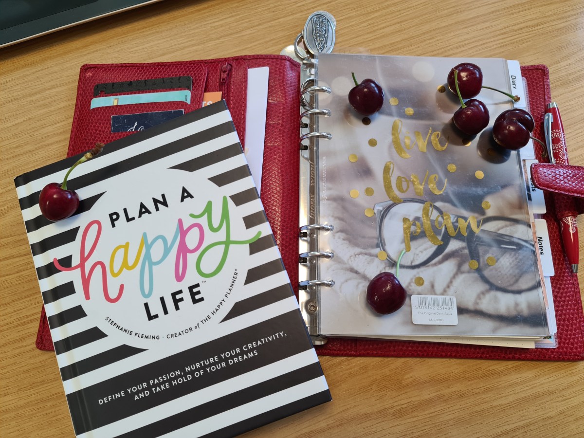 Book Friday: Plan a Happy Life by Stephanie Fleming – How to Hygge the ...